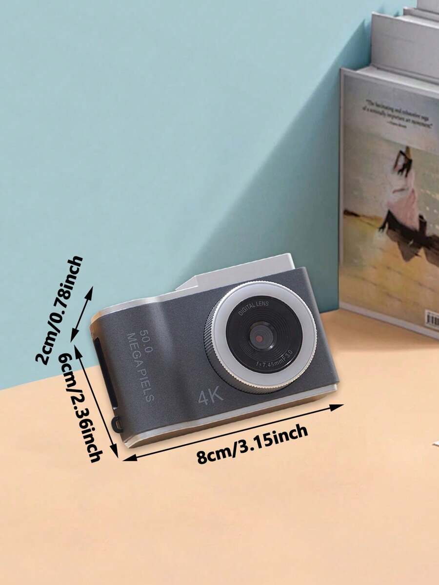 Nuova fotocamera digitale compatta mirrorless in stile vintage con ...