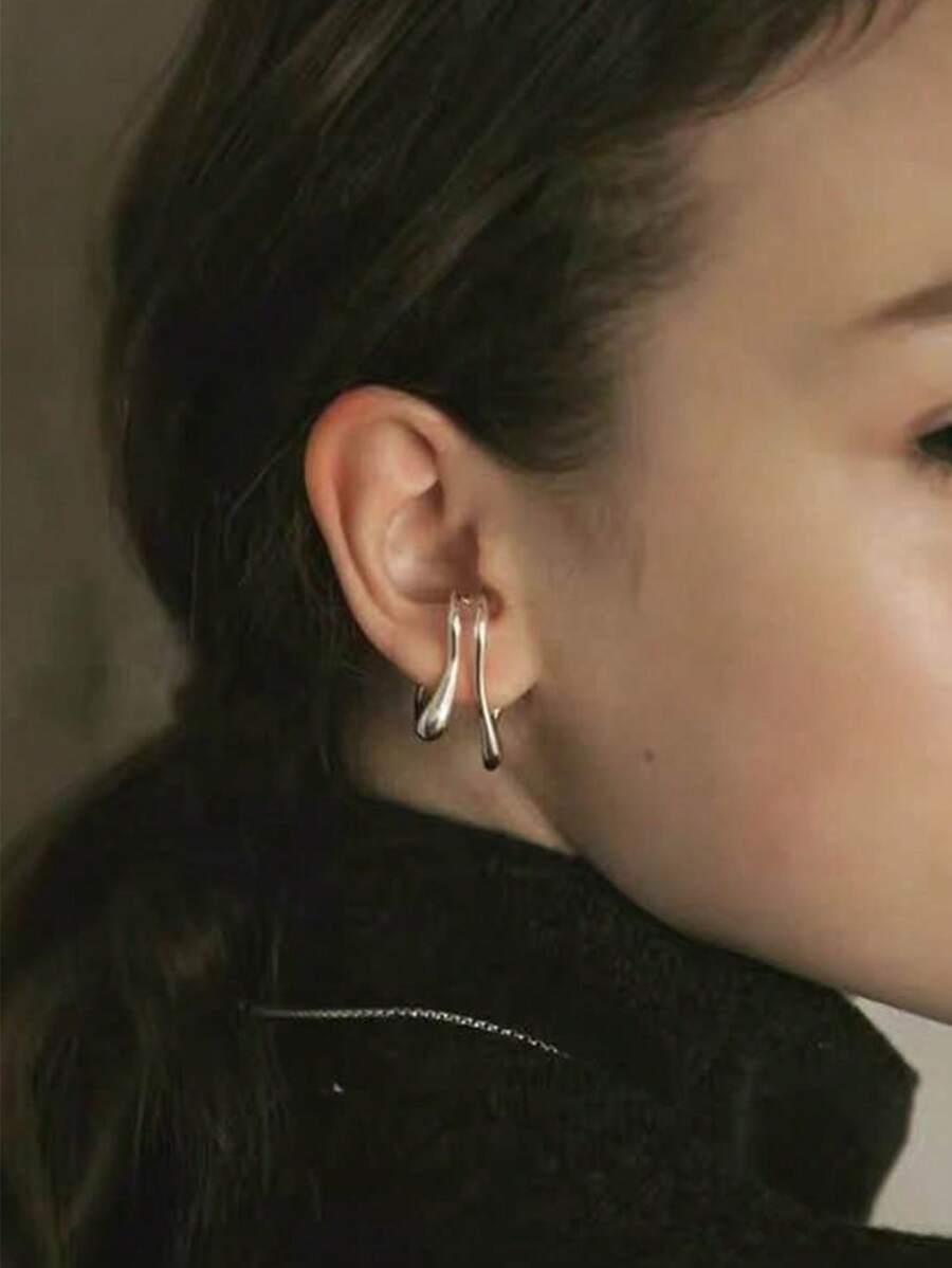 1pc Women Simple Metal Non-Piercing Ear Cuff, Asymmetric Double Layer Ear Clip Earrings | SHEIN USA