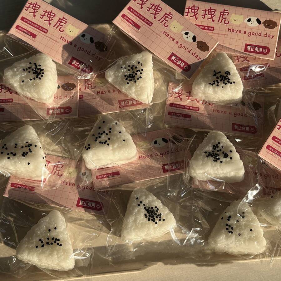 Silicone Simulated Sesame Triangle Rice Ball Squishy Toy, Anti-Stress ...