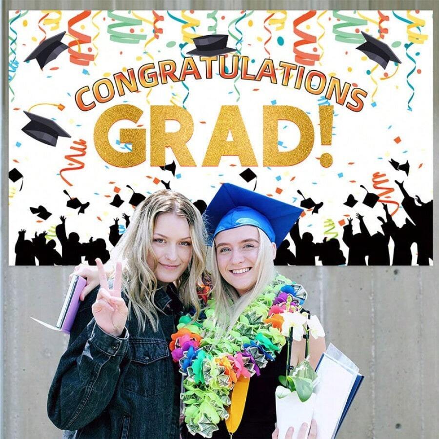 Grande striscione per la laurea "Congratulazioni laureato - Siamo così ...