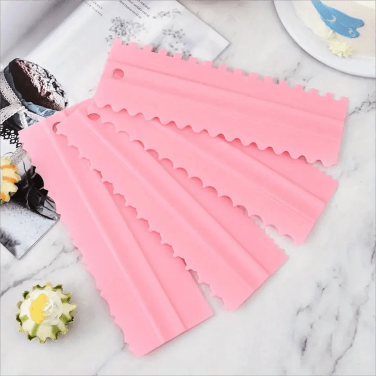 4pcs Cake Scraper Set, Plastic Serrated Cake Edge Trimmer, Mousse Cream ...