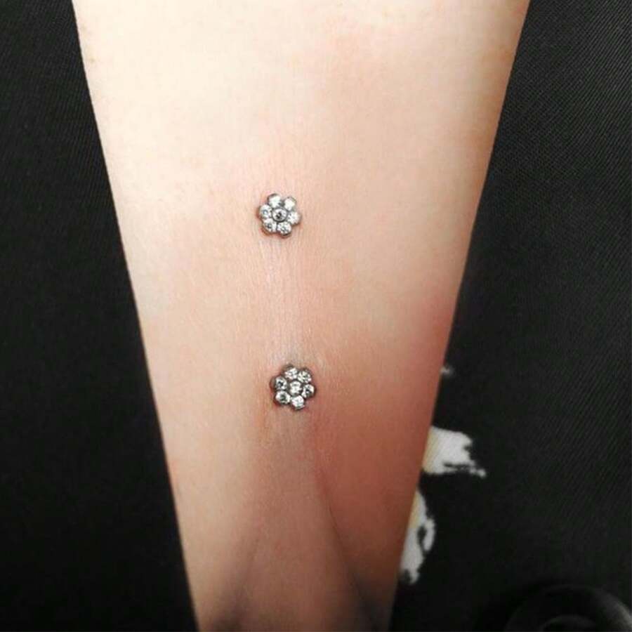 A Pair Of Elegant And Exquisite Petal Shaped Sexy Rhinestone Nipple ...