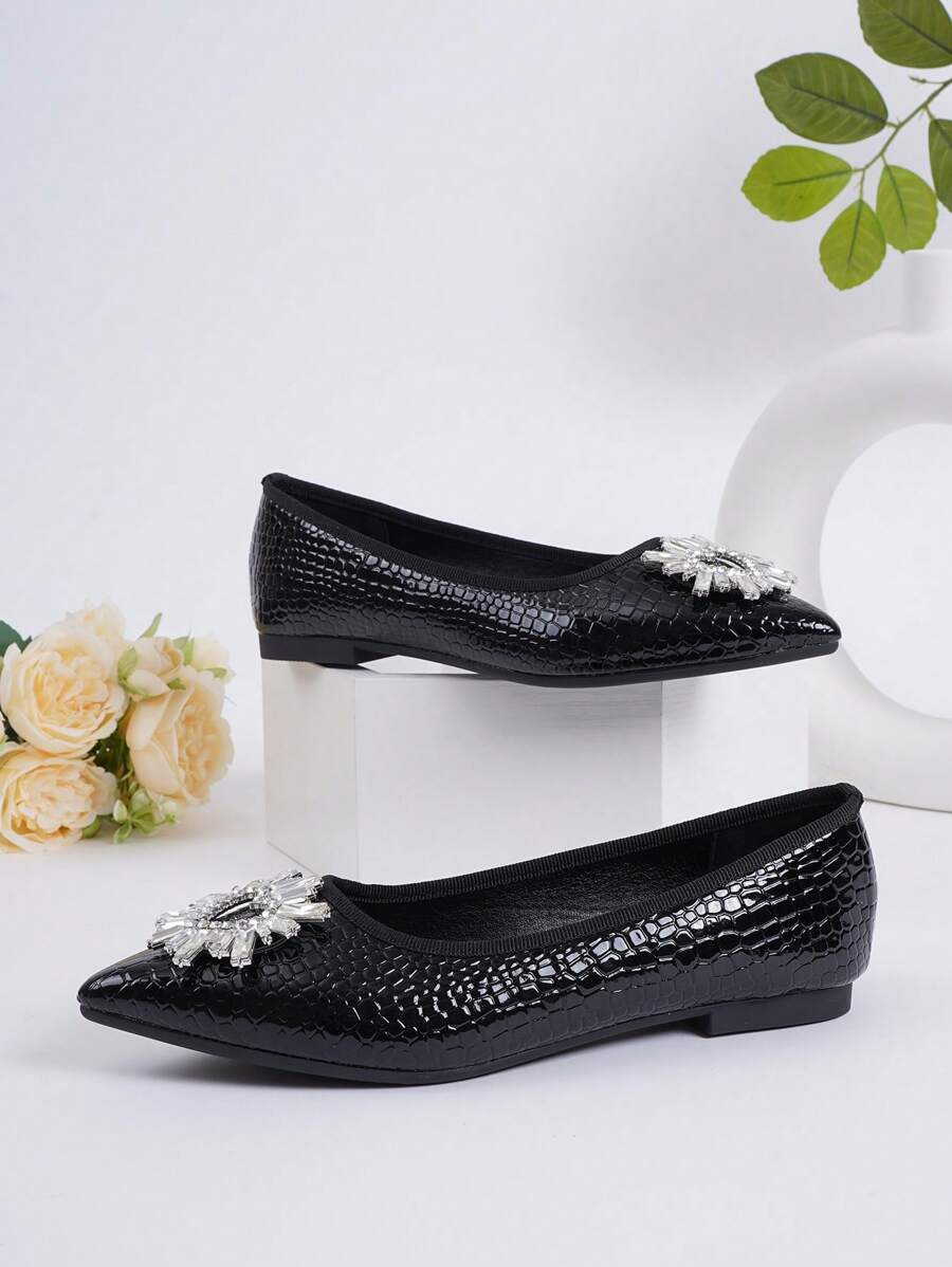 Chaussures femme bouts pointus à talons bas noires 2025, avec cœur en ...