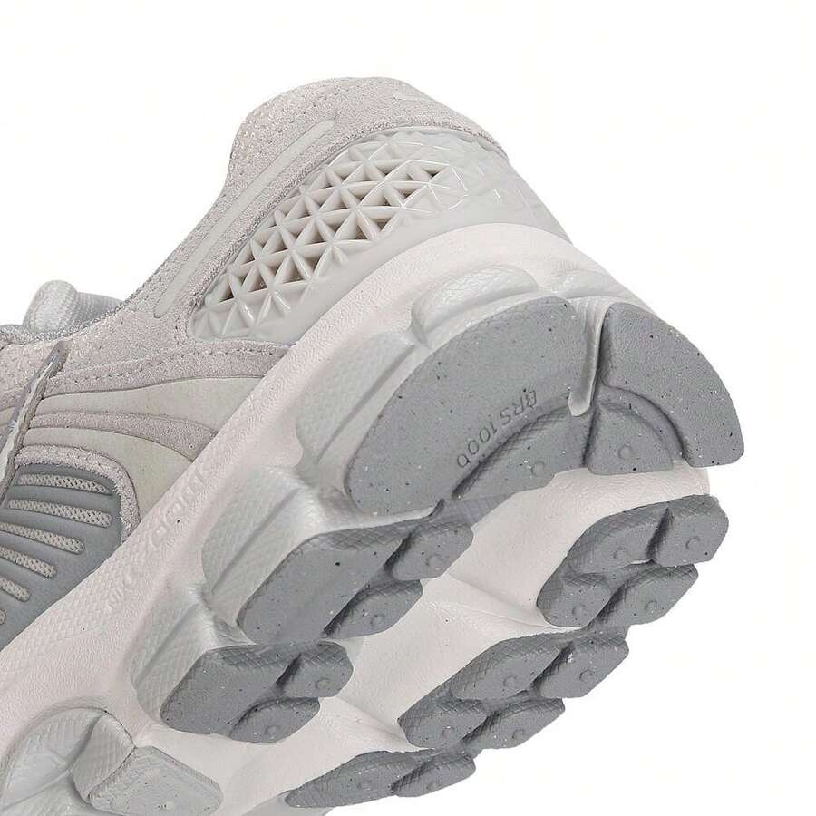 Nike Women's 2025 NIKE ZOOM VOMERO 5 Skateboarding/Retro Shoes Low-Top ...