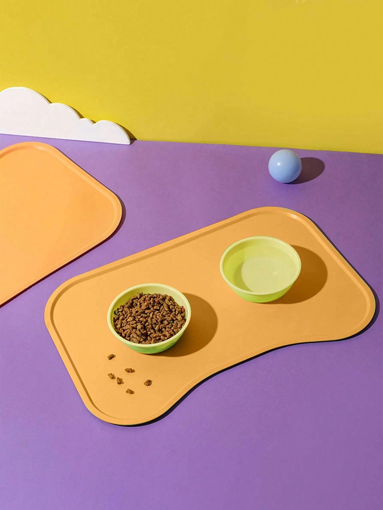 A Customizable Silicone Pet Meal Mat With A Name That Prevents Spills ...