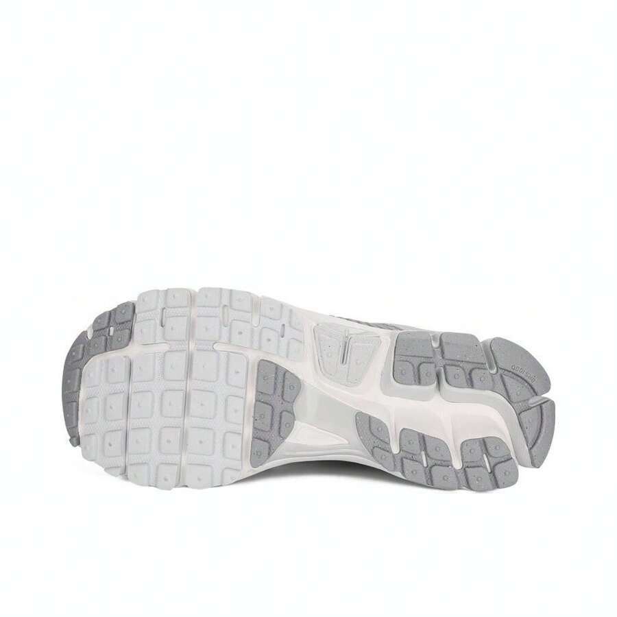 Nike Women's 2025 NIKE ZOOM VOMERO 5 Skateboarding/Retro Shoes Low-Top ...