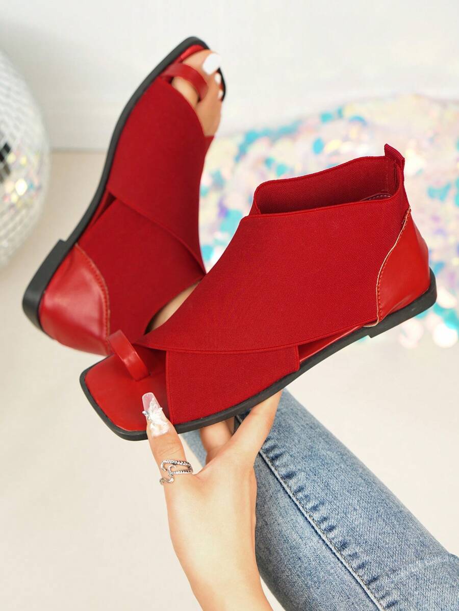 This Is A Pair Of Women's Sandals, With A Fashionable And Casual Style ...