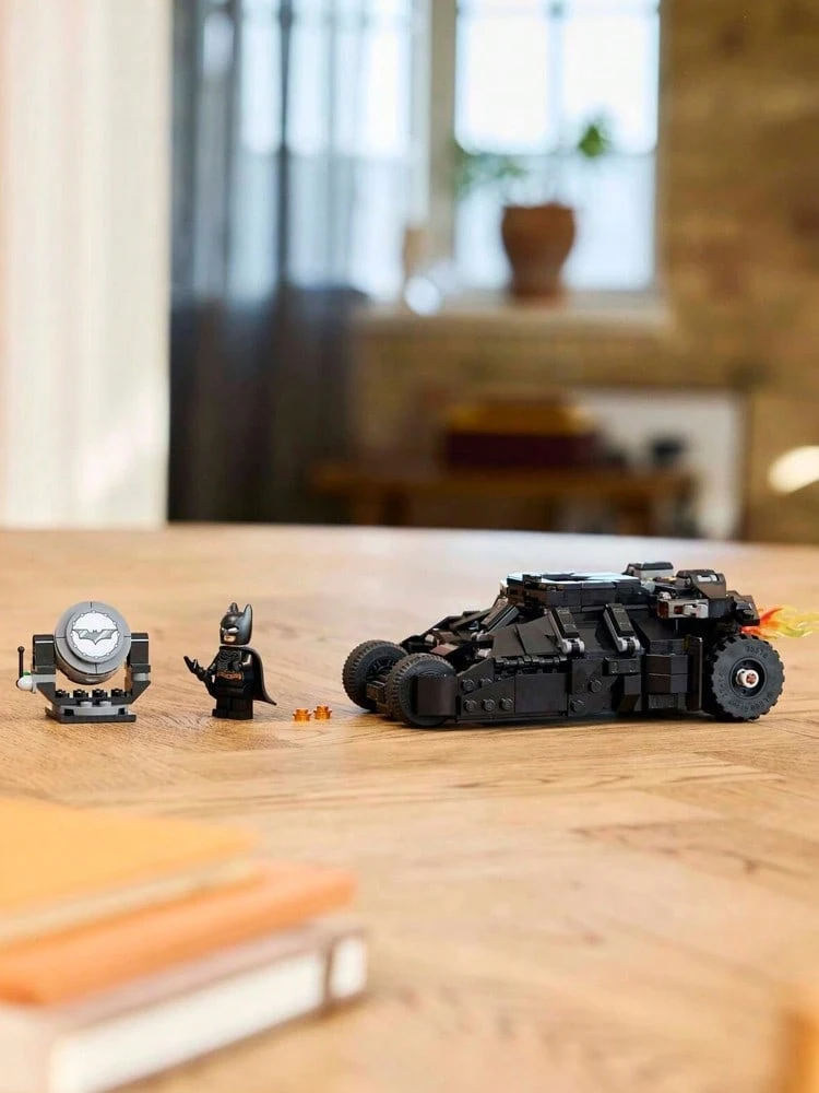 LEGO 76303 Batman Chariot Vs. Reversible And Little Chou Superhero 2025 ...