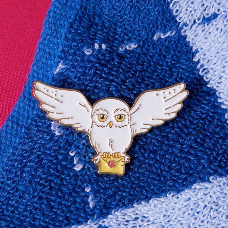Miniso Serie Hedwig y Snitch Dorada Pin - Compañeros leales del mundo ...
