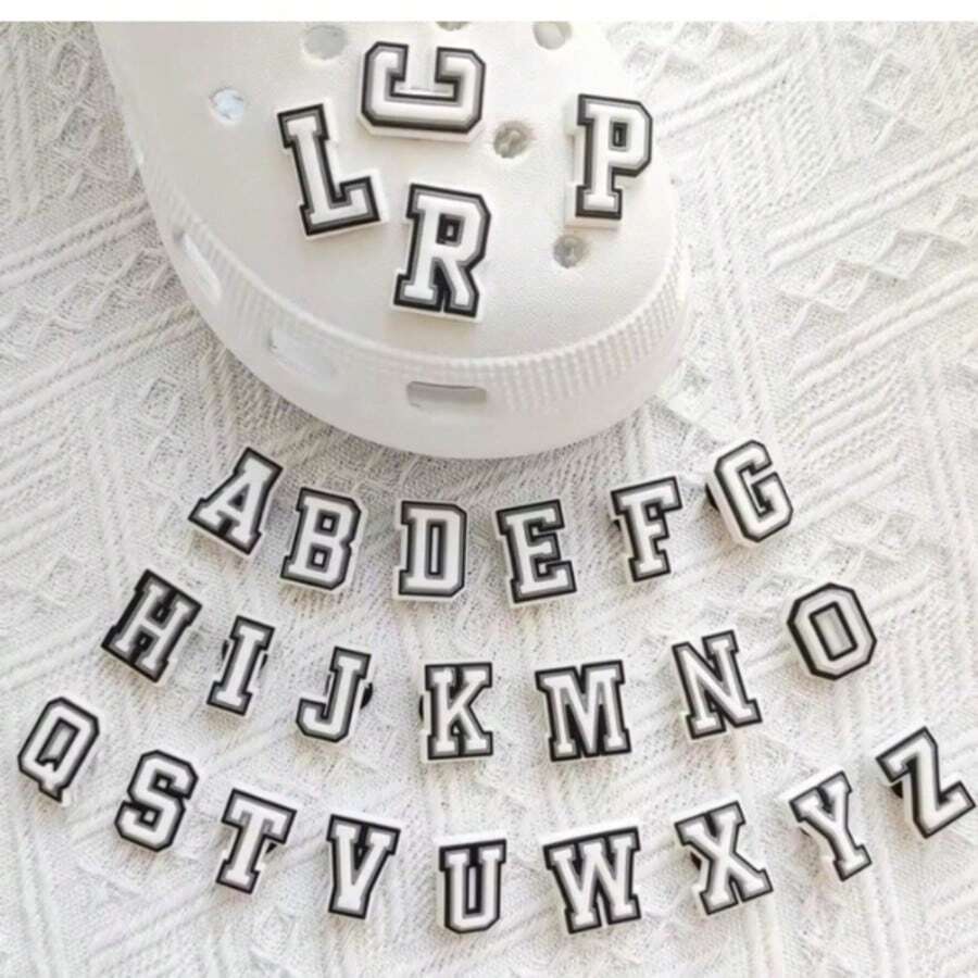 Pins de Letra Para Sapato Babuche Cor Branca - Letra L | SHEIN Brasil