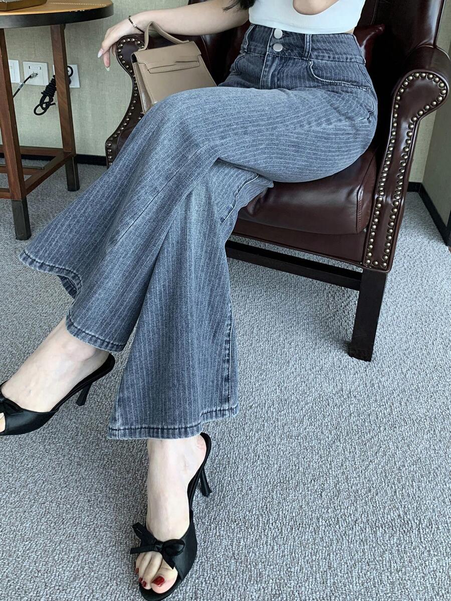 DAZY Women's Distressed Vintage-Look 2-Button Decorated Elastic Fitted ...