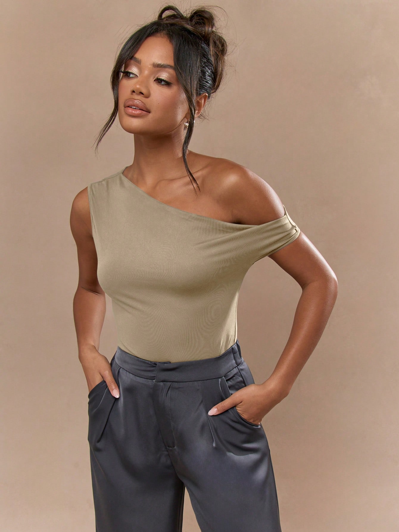 MISSGUIDED One Shoulder Asymmetrical Bodysuit With Draped Design｜MISSGUIDED