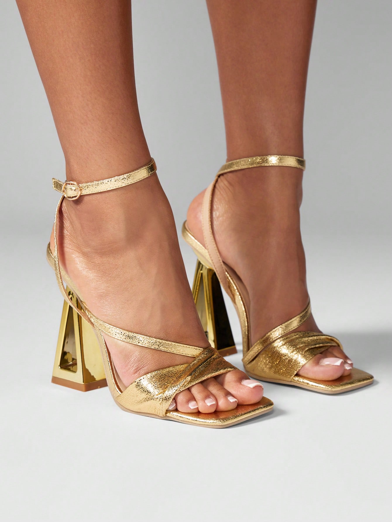 MISSGUIDED Square Toe Sandals With Triangle Block Heel｜MISSGUIDED