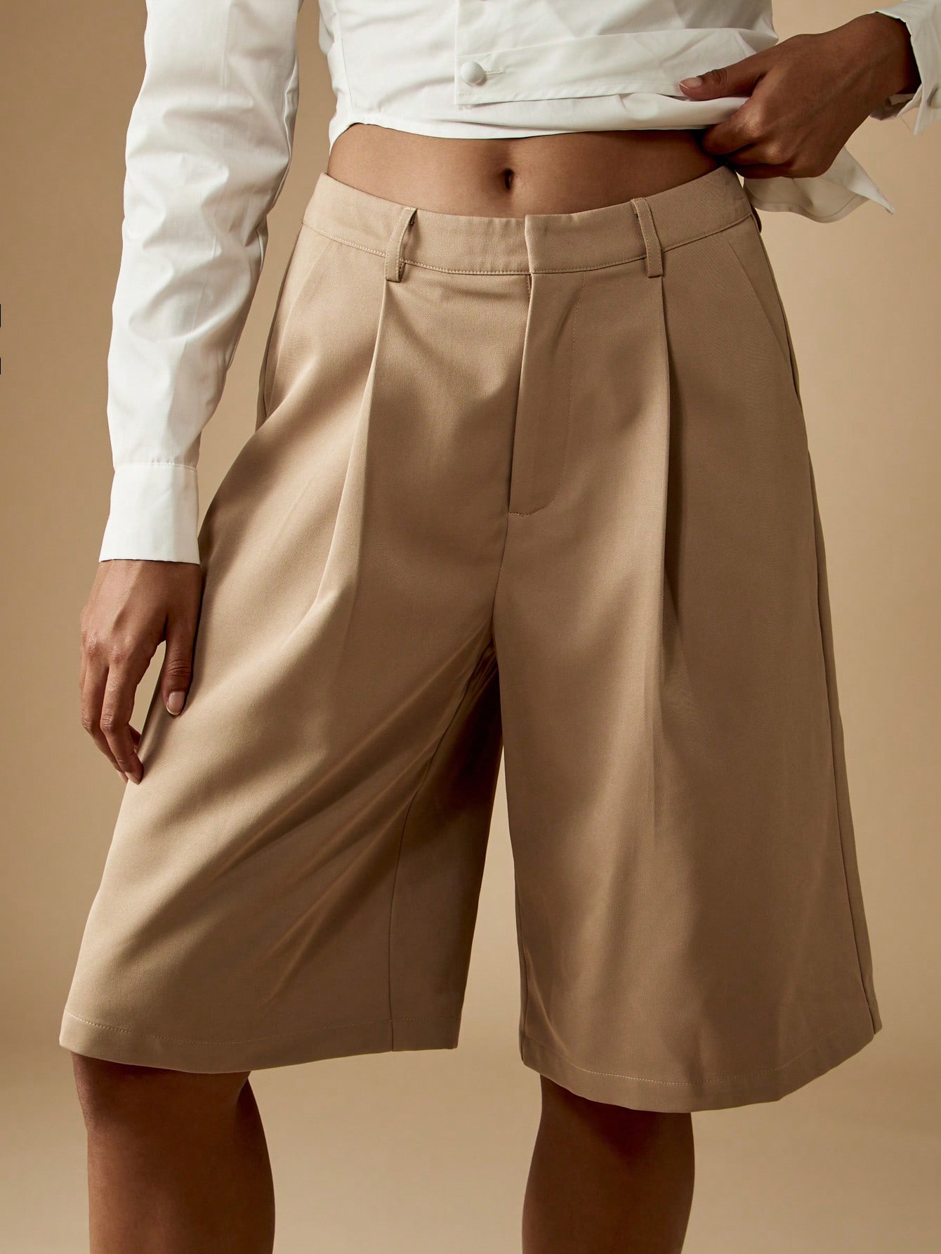 MISSGUIDED Wide Leg Bermuda Trouser Shorts With Pleated Front｜MISSGUIDED