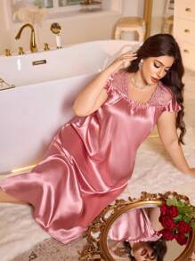 LuxeNights Große Größen romantisches einfarbiges Nachtkleid aus Faux ...