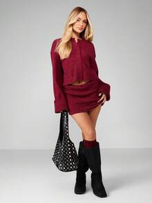 MISSGUIDED Burgunderrotes Waffelpullover-Knopf-Cardigan und Mini-Rock ...