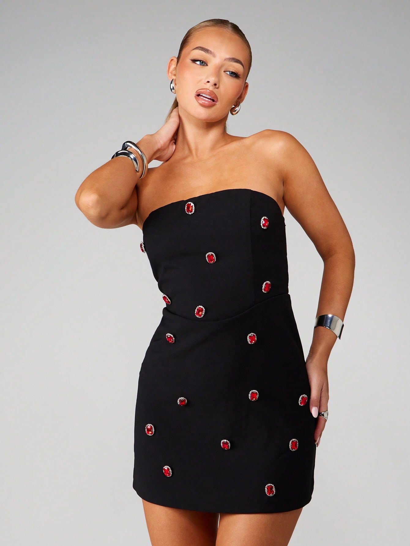 MISSGUIDED Strapless Bandeau Mini Dress With Crystal Buttons｜MISSGUIDED