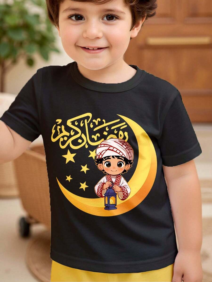 Camiseta de Manga Curta com Estampa de Estrela, Lua, Lanterna e Letra ...