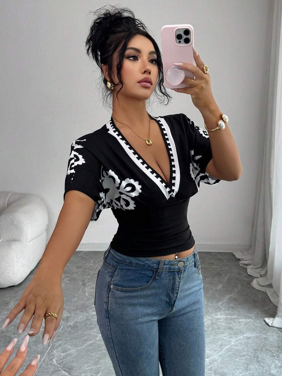 SHEIN Elenzya Women's Fitted Deep V-Neck Short Sleeve T-Shirt ...