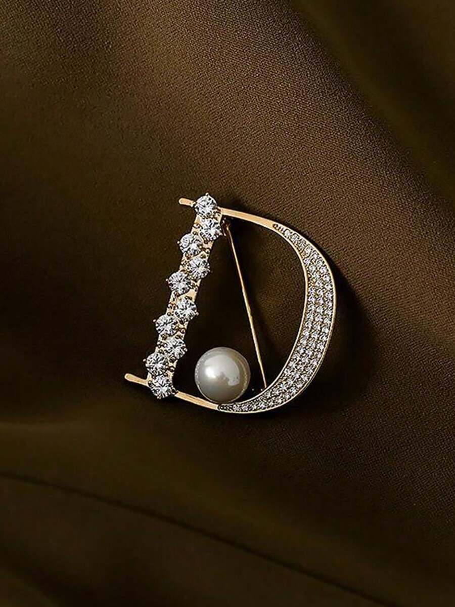 1PC Elegant And Simple Brooches For Ladies. Letter D With Sparkling ...