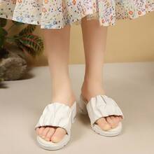 New 2026 Girls' Fashionable Flat Sandals For Outdoor Use, Wear ...