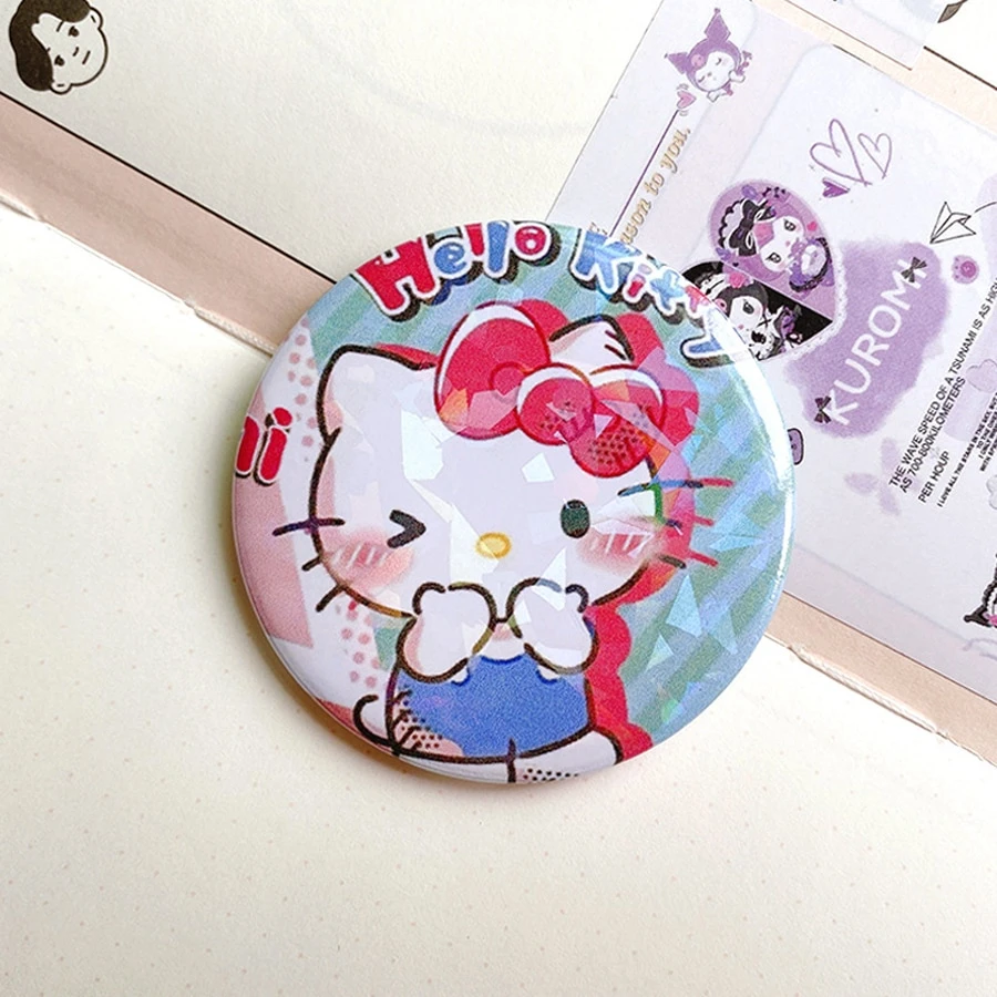 Sanrio Set da 6 pezzi - Spille, scope, decorazioni Hello Kitty e Kuromi ...