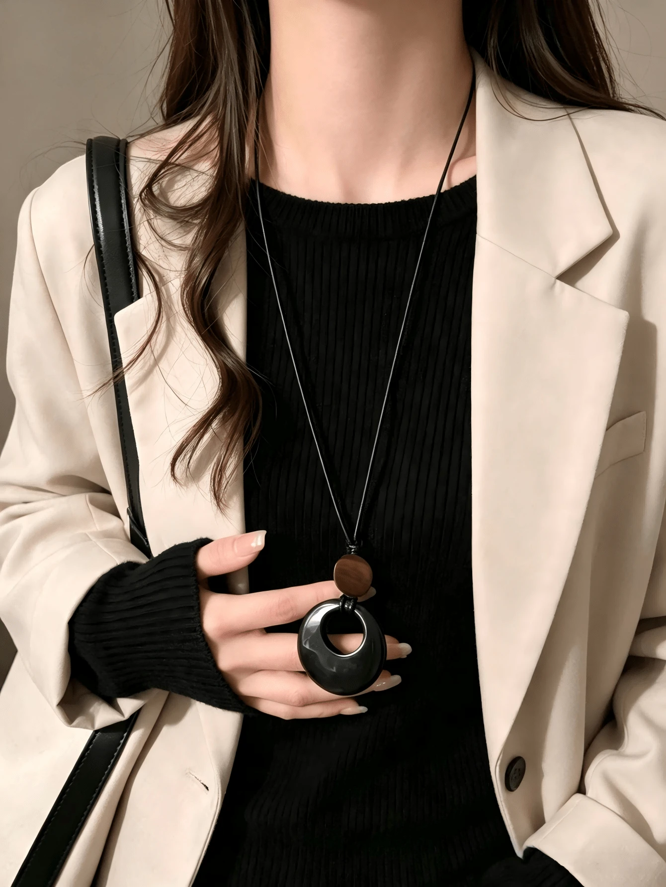 1pc Vintage Minimalist Hollow Round Necklace, Wood Grain Beads Black ...